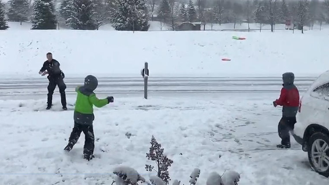 Watch Indiana police officer join kids' snowball fight | 11alive.com
