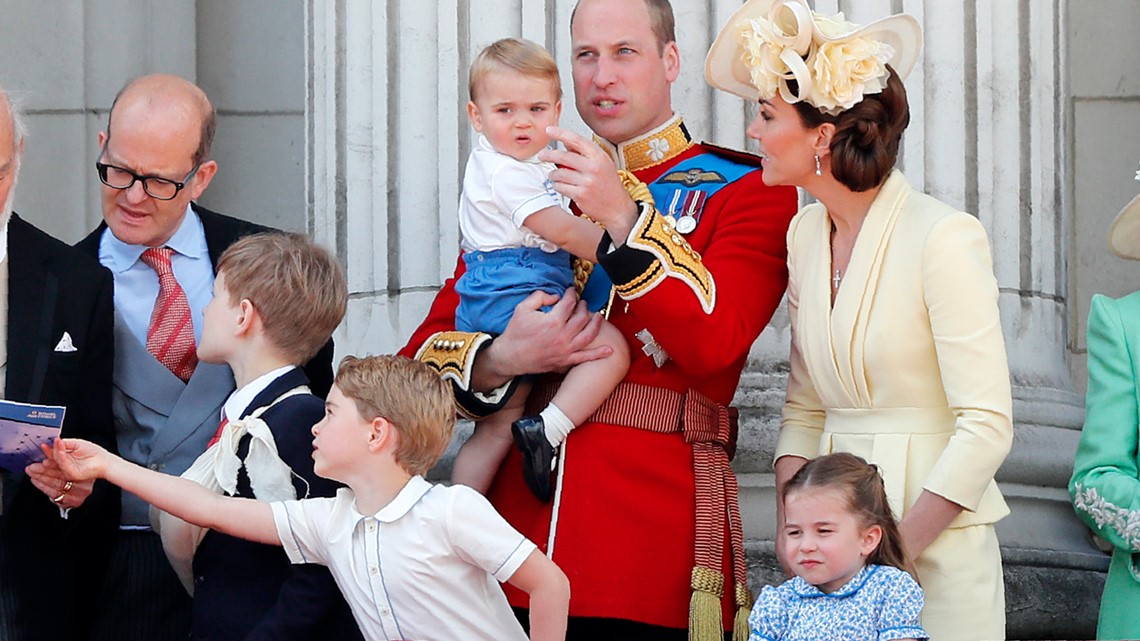 Prince Louis makes Buckingham Palace balcony debut for Queen Elizabeth ...