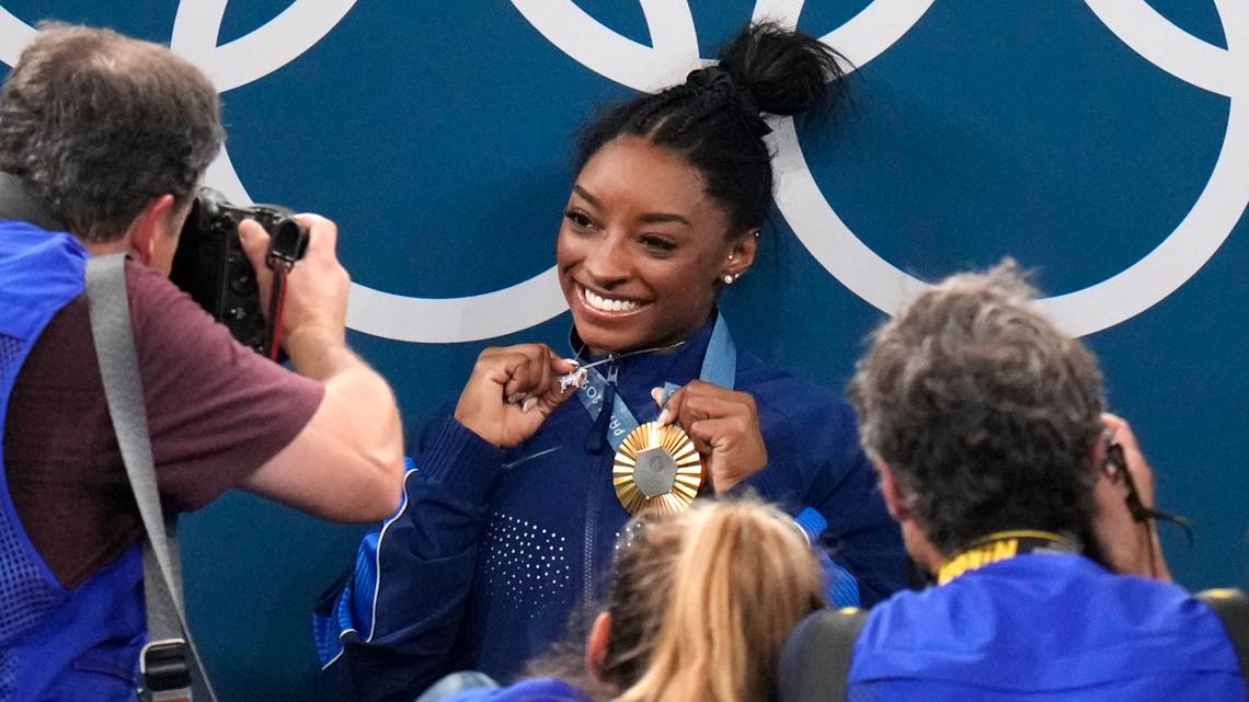 After 2nd gold win, Simone Biles says she loves her 'black job ...