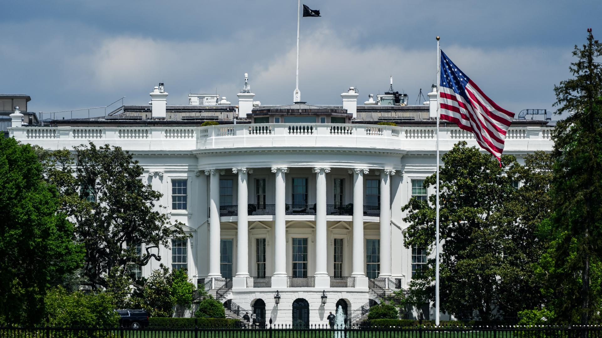 Gunman dead, bystander wounded as Secret Service responded to shots ...