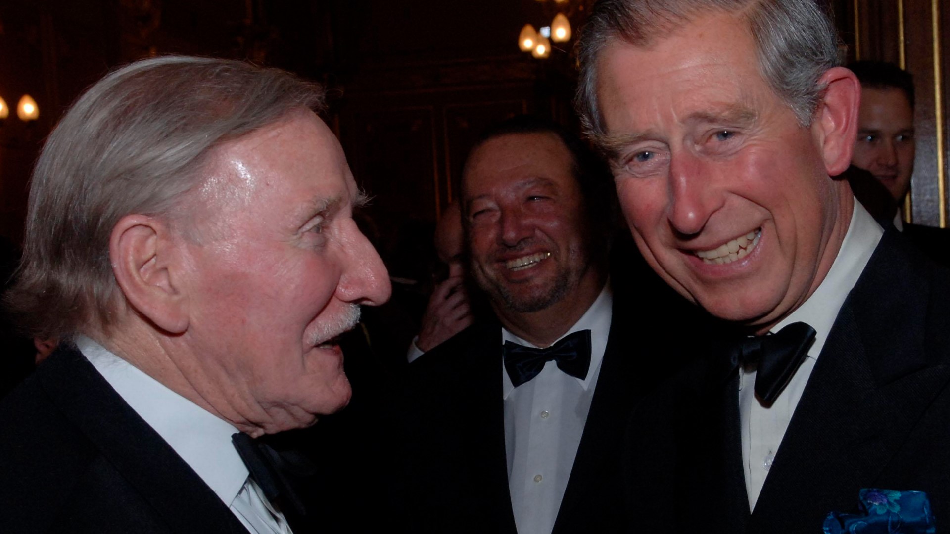'Harry Potter' sorting hat voice actor Leslie Phillips dies at 98 ...
