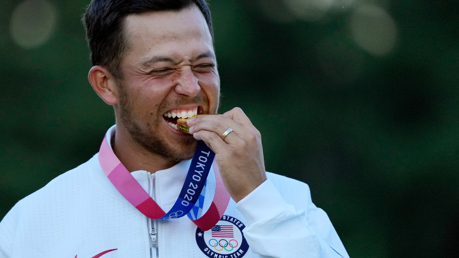 Why do Olympic athletes bite their medals? | 11alive.com