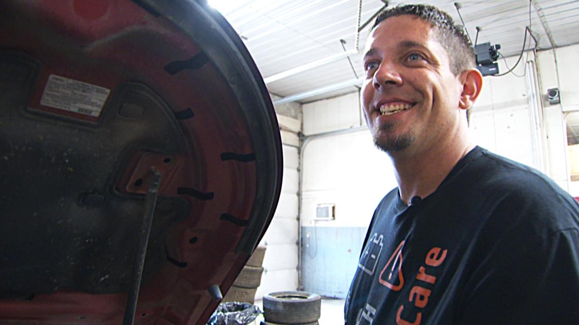 Mechanic finds wallet in a Ford lost by assembly worker 11 years ago ...