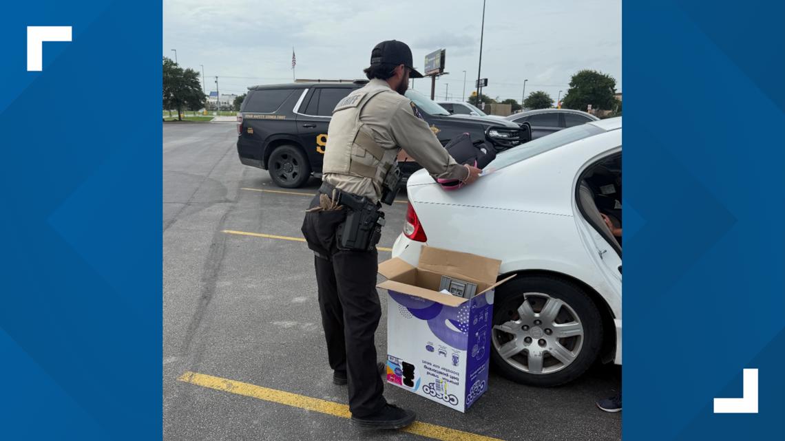 McLennan County Sheriff's Deputy buys booster seat for family after ...