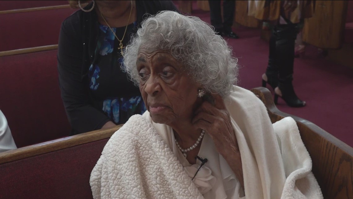 Mother Curly Davis celebrates 107 birthday in San Diego church ...