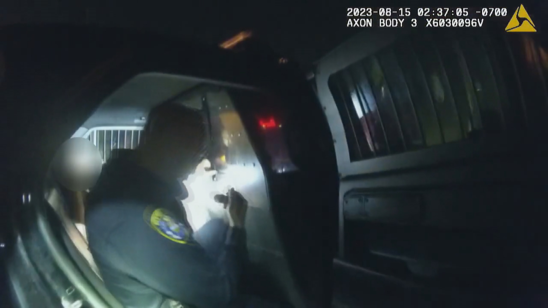 Police officer gets locked in backseat with female detainee | 11alive.com