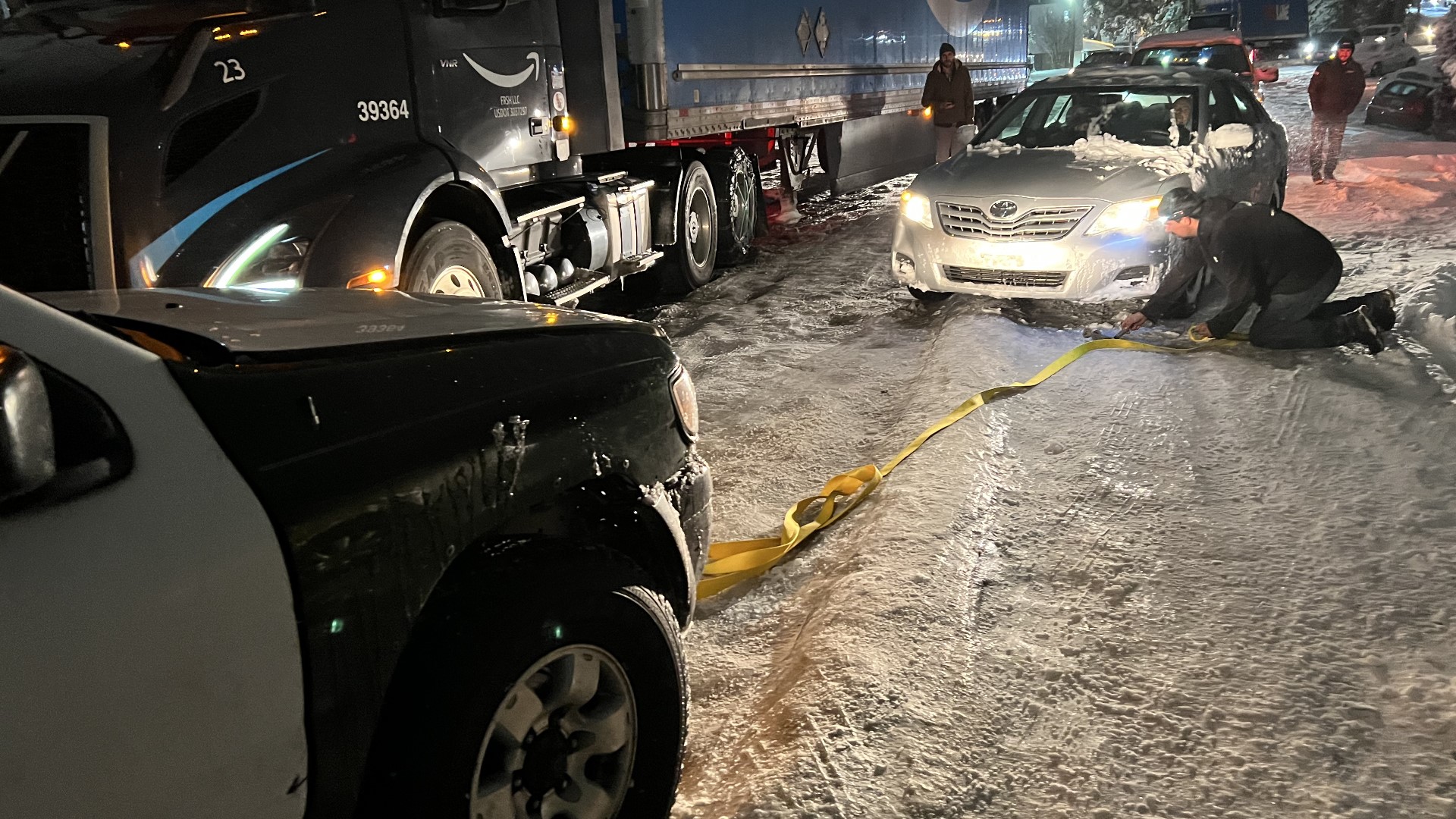 Portland man frees over 20 vehicles stuck on icy road | 11alive.com