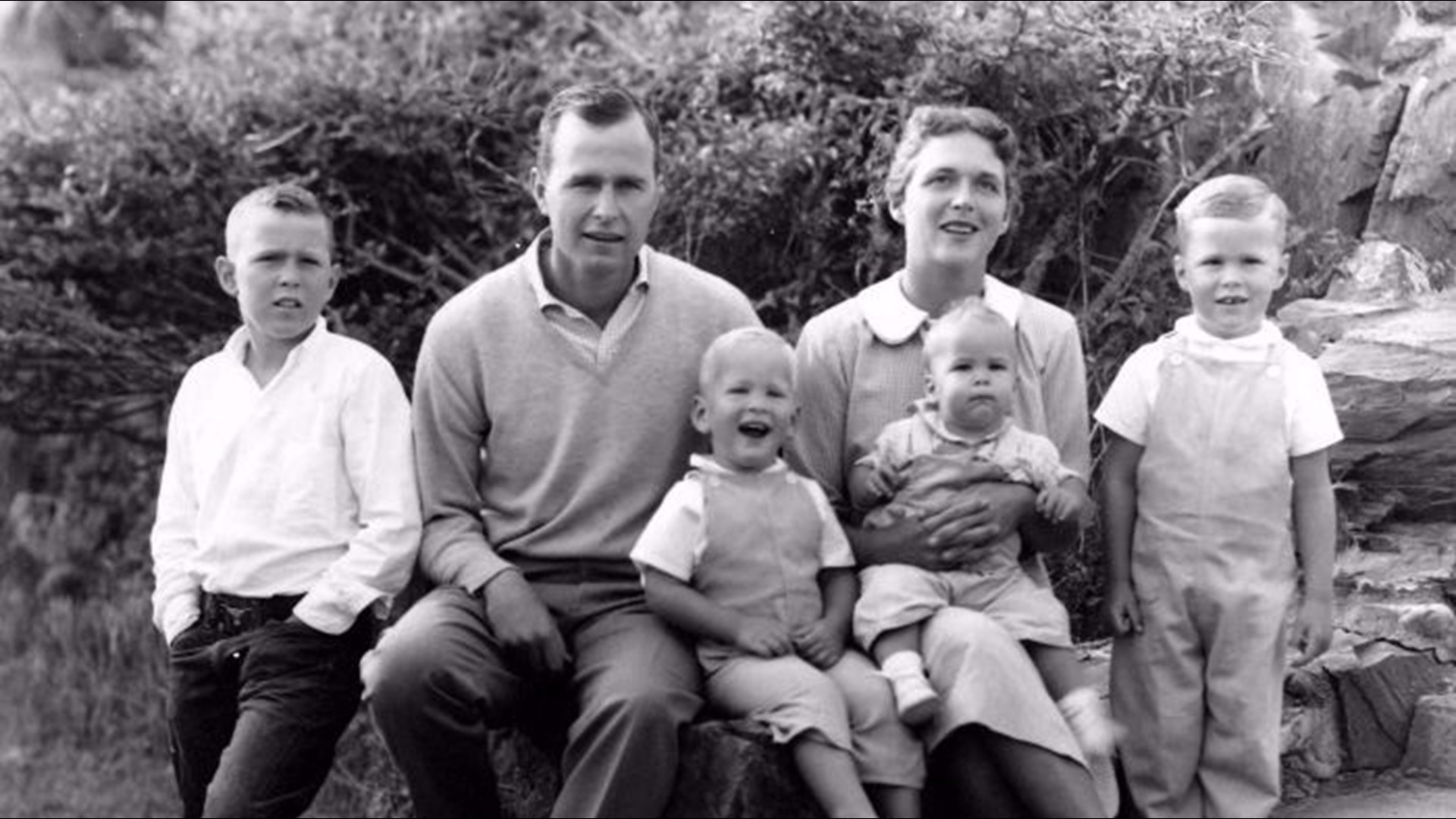 PHOTOS: Hundreds of Bush family photos | 11alive.com
