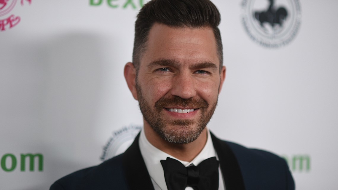Andy Grammer sings national anthem at World Series Game 6 | 11alive.com