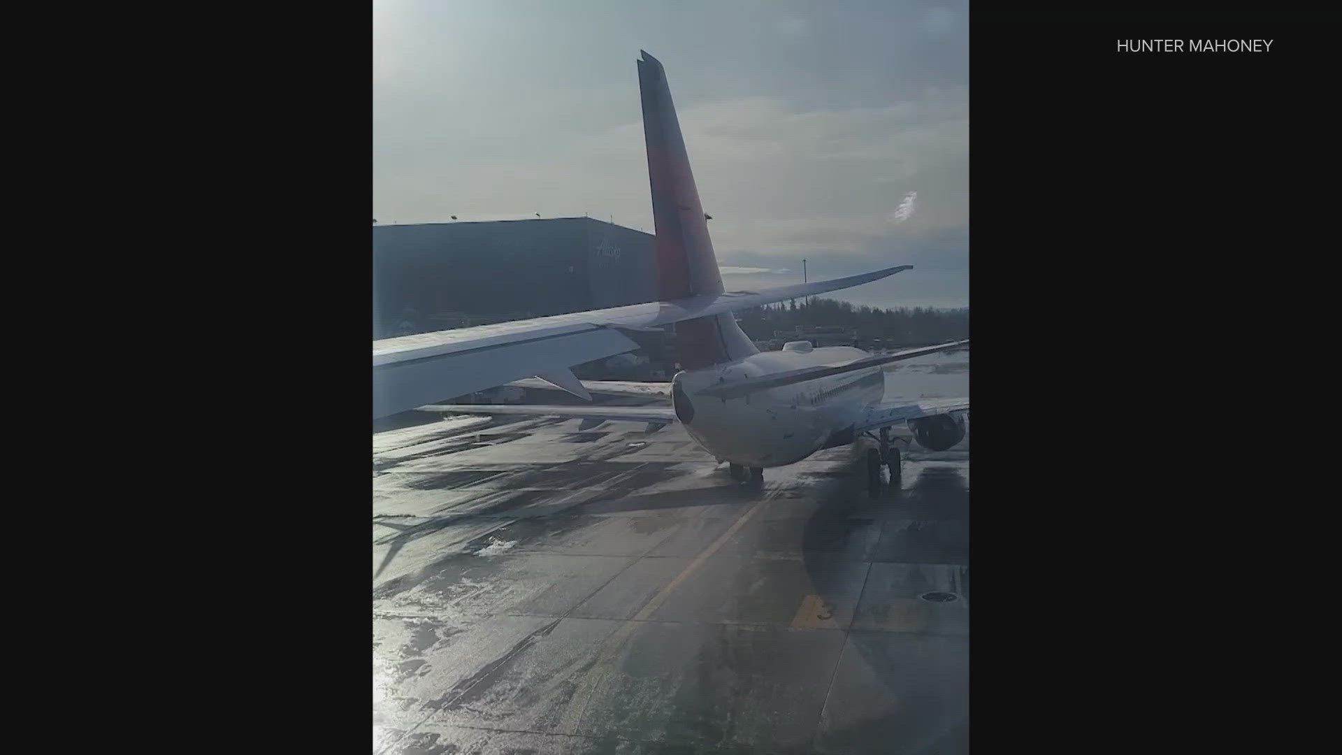 Planes collide in taxi line at SEA Airport | 11alive.com