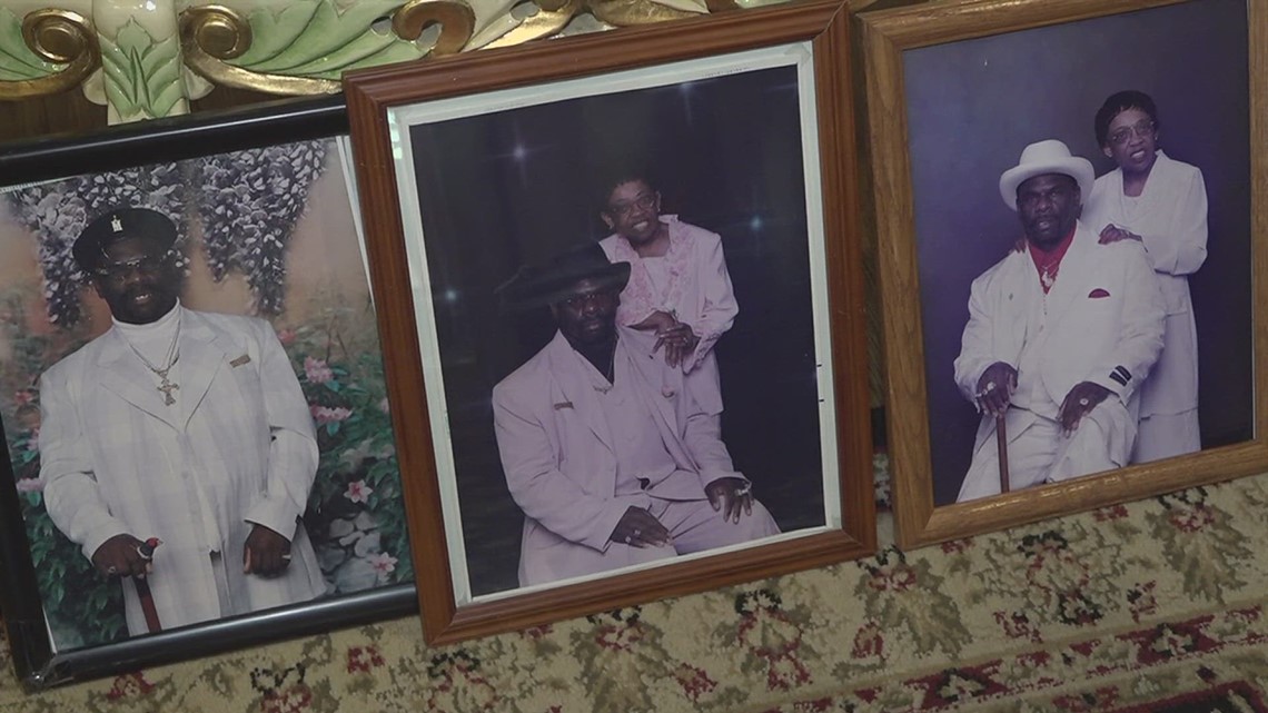 Port Arthur couple matches their outfits every day | 11alive.com