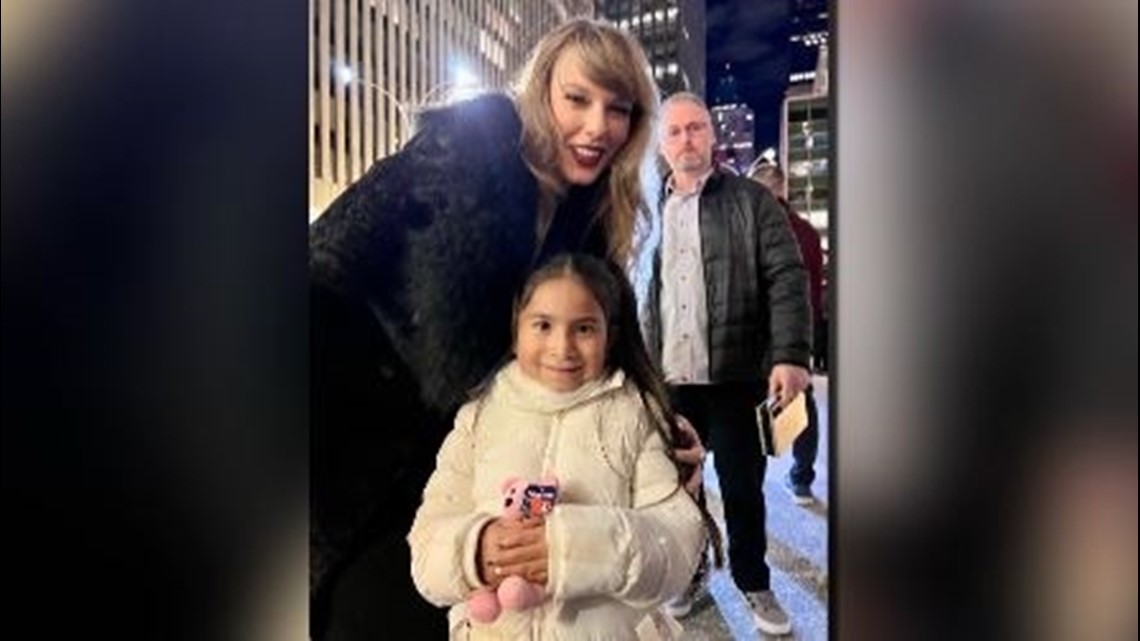 Taylor Swift takes photo with Arizona girl, video goes viral | 11alive.com