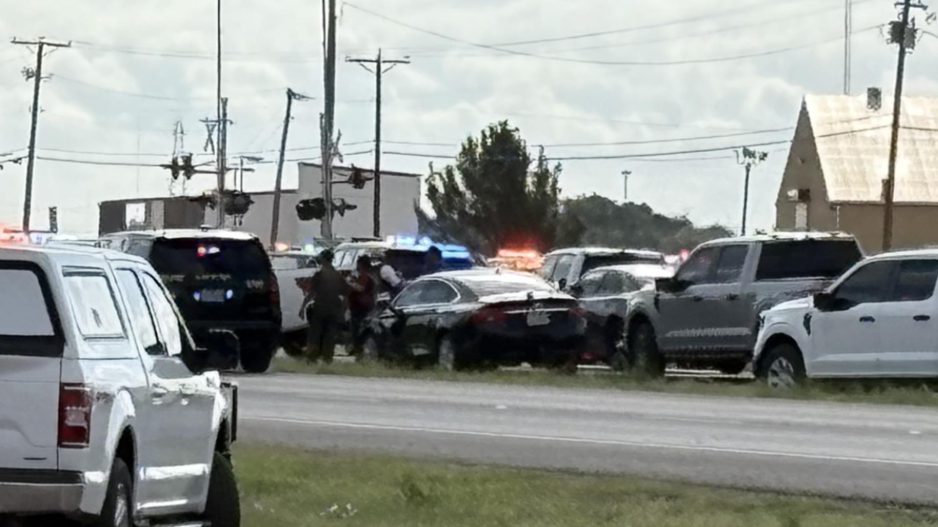 Suspect and 1 victim dead, 9 others injured in mass shooting in Midland ...