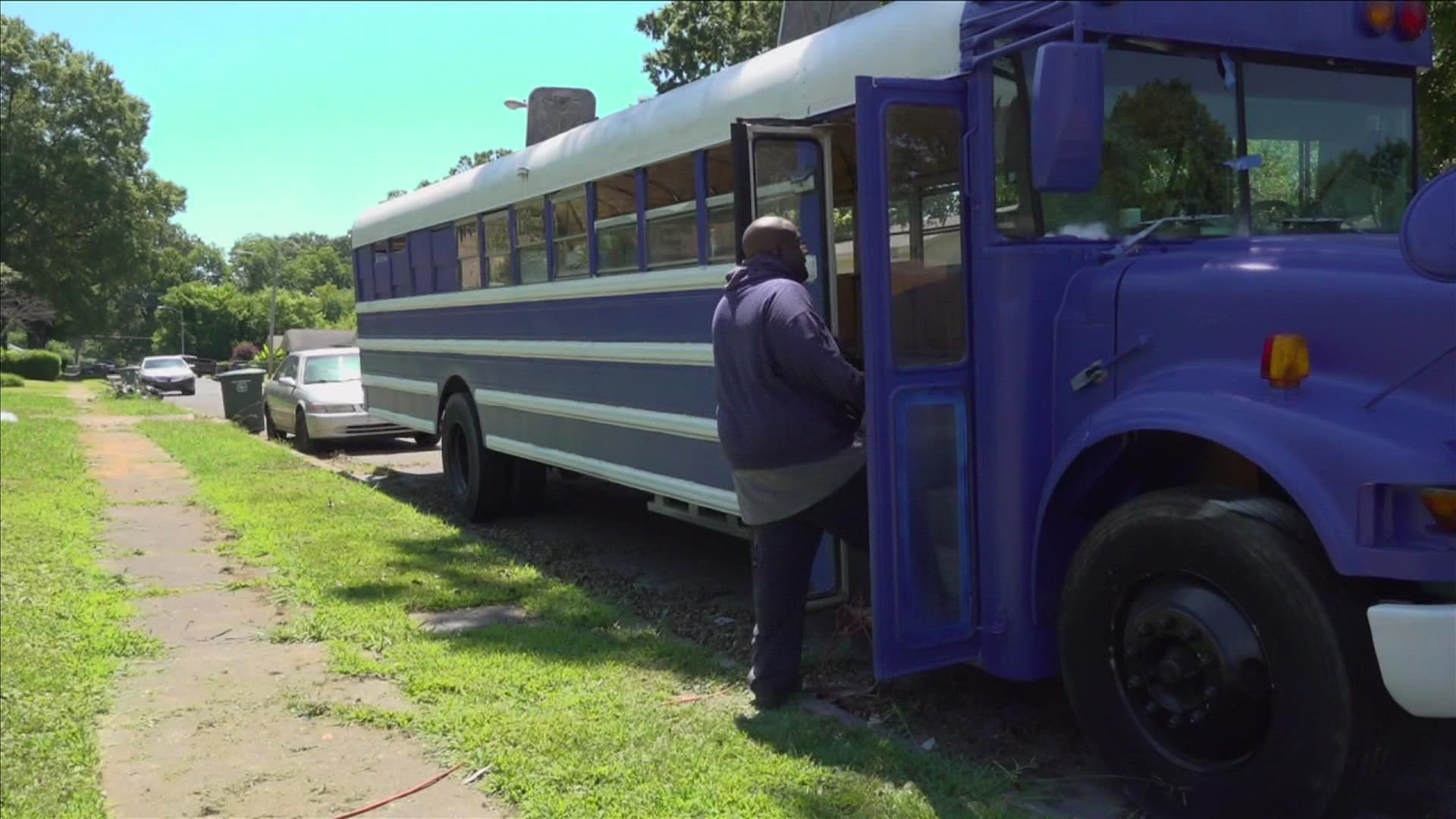 Memphis couple turns school bus into home | 11alive.com