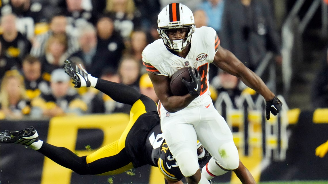 Browns RB Nick Chubb carted off with knee injury | 11alive.com