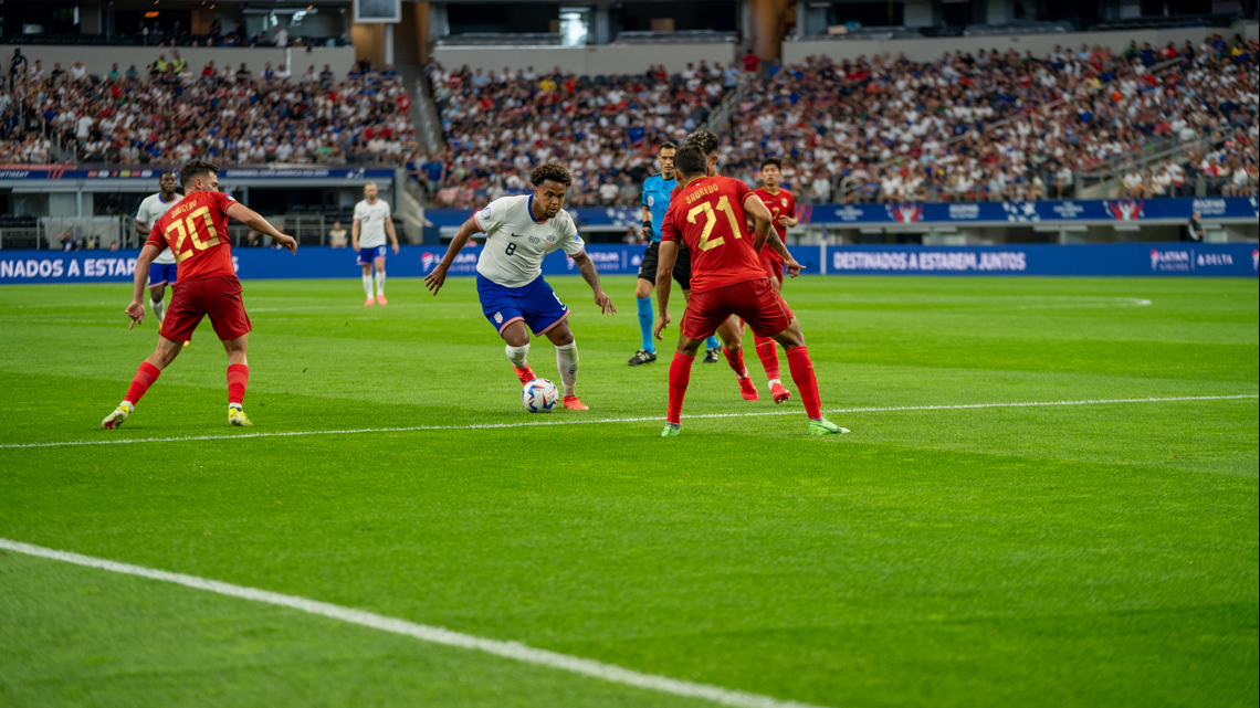 USMNT players praise grass field at AT&T Stadium | 11alive.com
