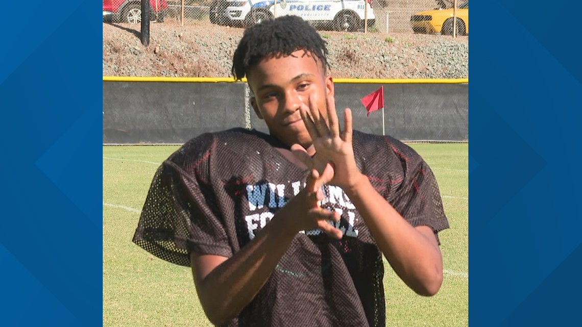 Deaf football player inspires Burlington Williams community | 11alive.com