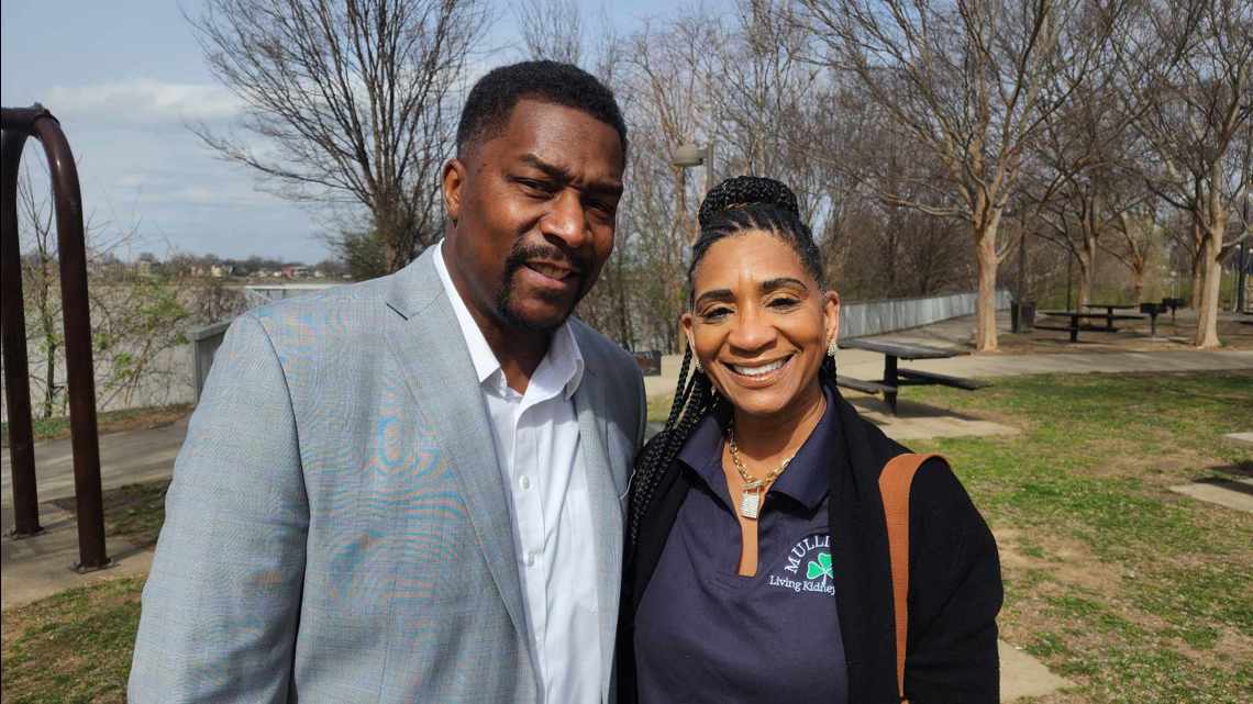 Louisville woman's decision to donate a kidney saves her own life. Here ...