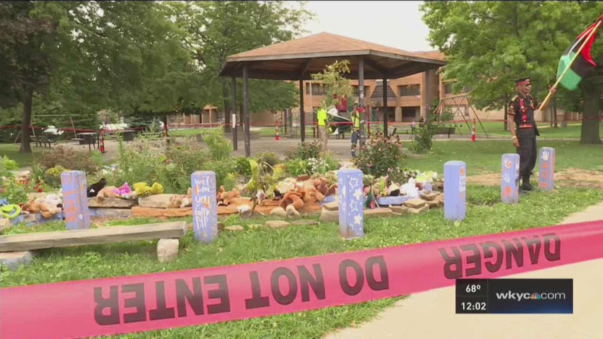 Crews dismantle gazebo where Tamir Rice was shot | 11alive.com