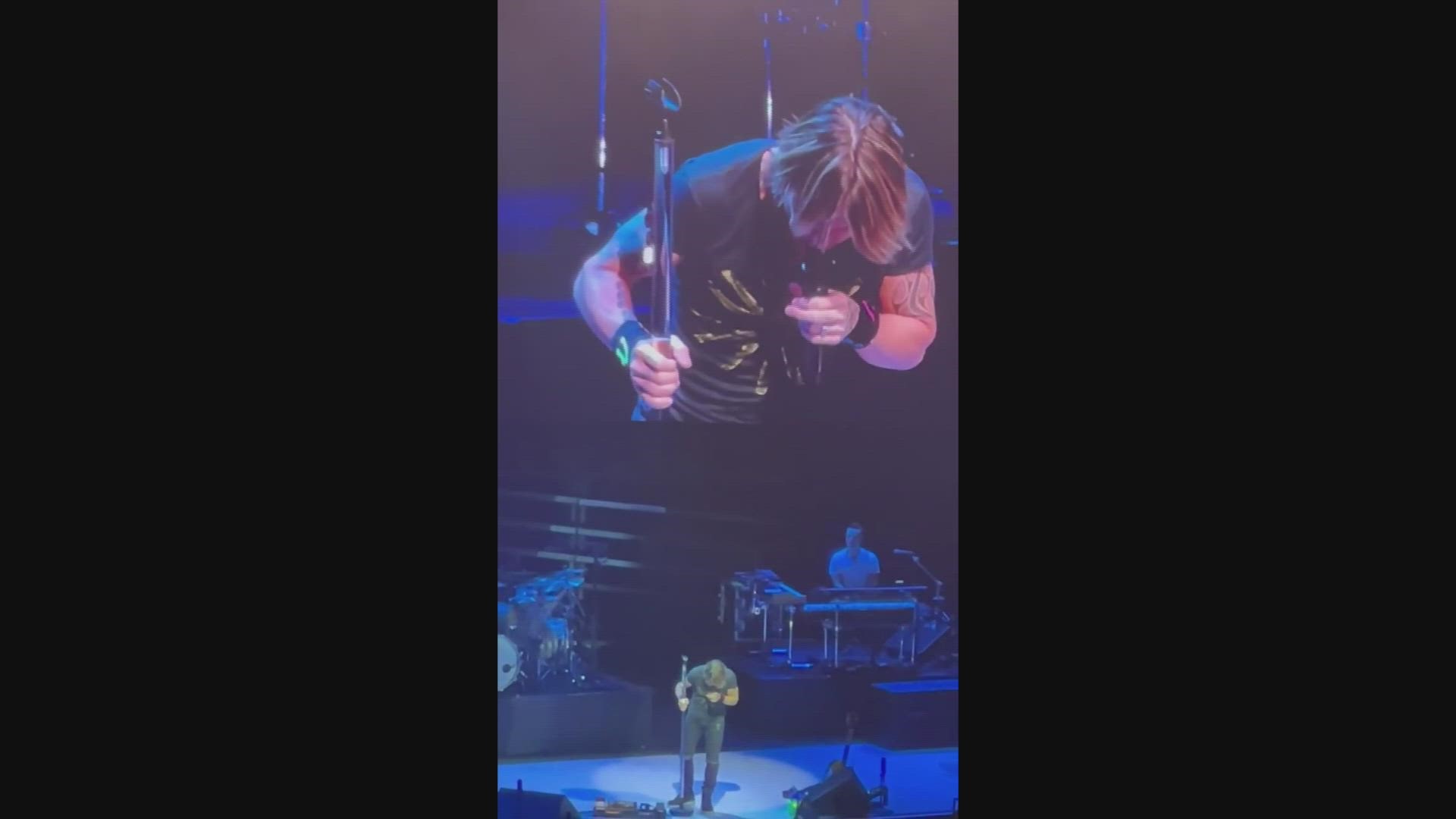Keith Urban plays with fan on stage in Georgia | 11alive.com