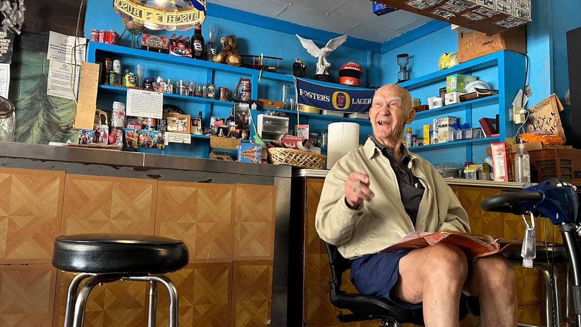 93-year-old Georgia bartender says it's last call for business ...