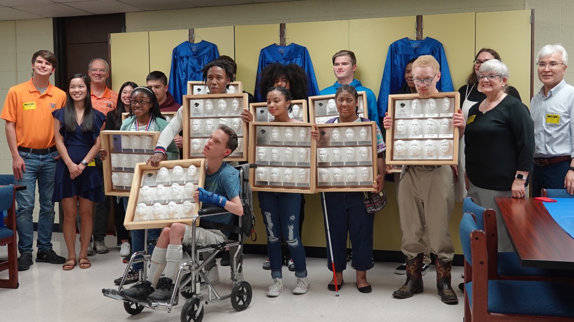 Georgia Academy for the Blind graduates get 3D yearbooks | 11alive.com