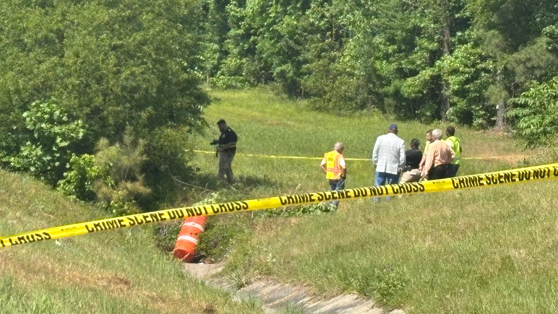 Coroner: Georgia DOT worker finds skeleton in ditch on I-75 in Peach ...