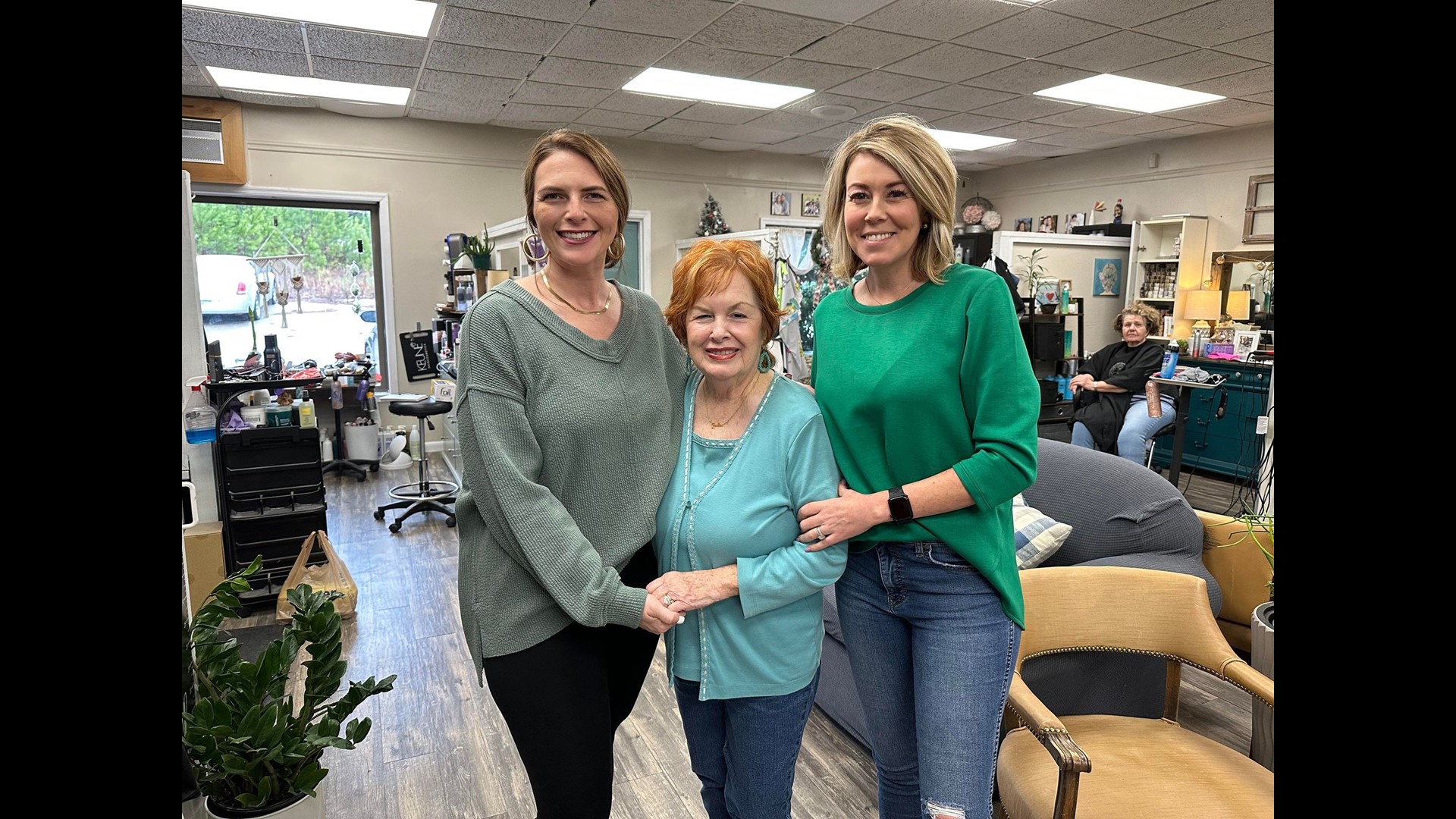 Warner Robins salon owner cuts hair for 58 years | 11alive.com