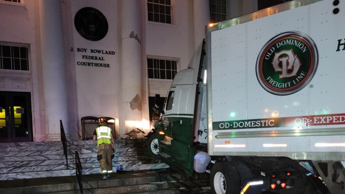 Tractor trailer crashes into Dublin federal courthouse in Georgia ...