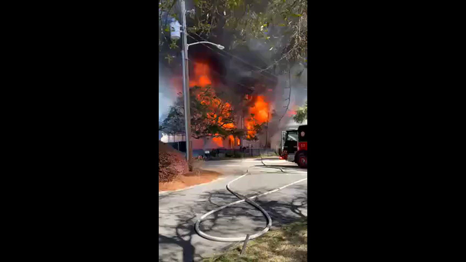 Firefighters battle St. Simons Island fire | 11alive.com