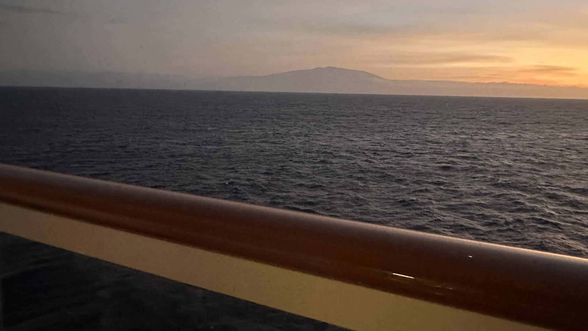 Norweigan Pride of America ship leaves Hawaii during tsunami, leaves ...