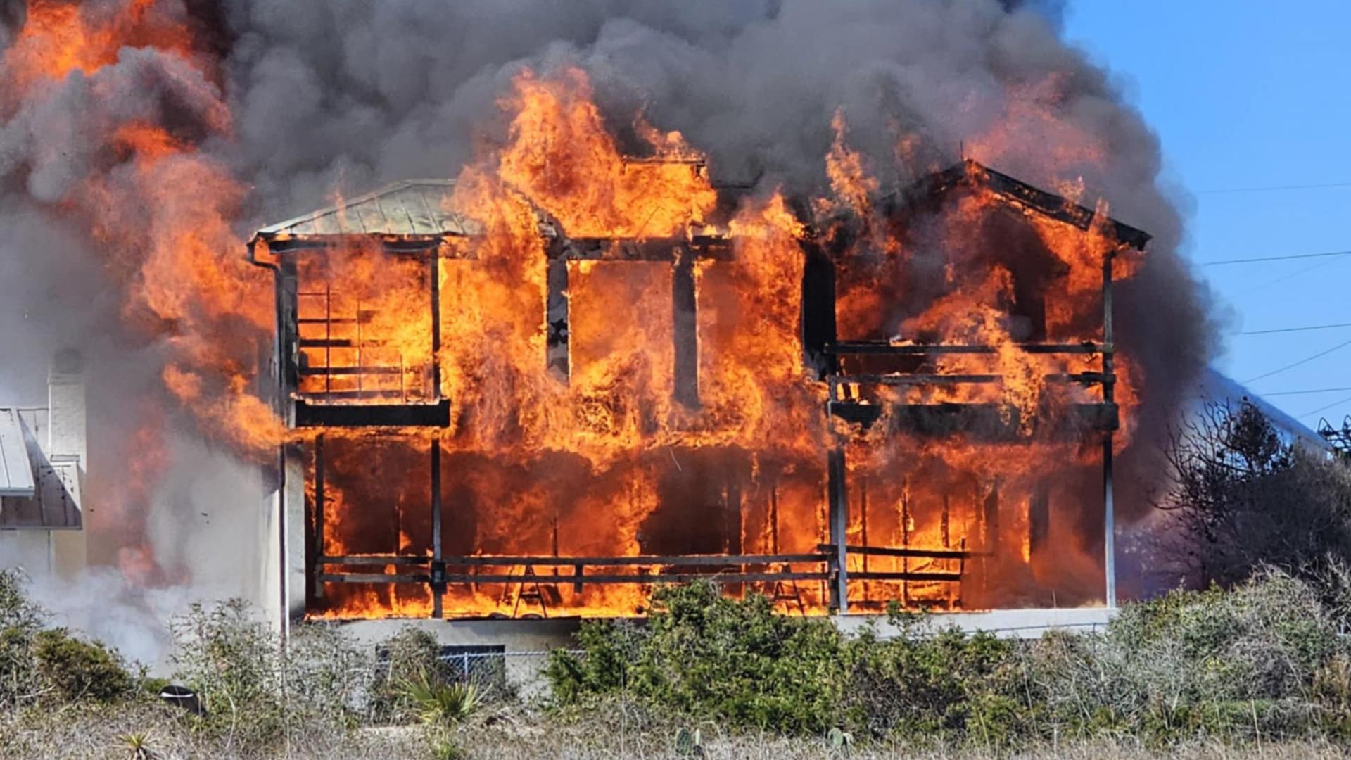 Firefighters battle St. Simons Island fire | 11alive.com