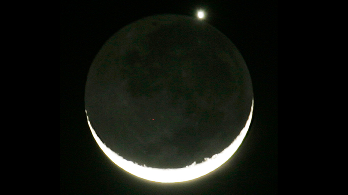 Moon, Mars and Earth to align before dawn on Tuesday | 11alive.com