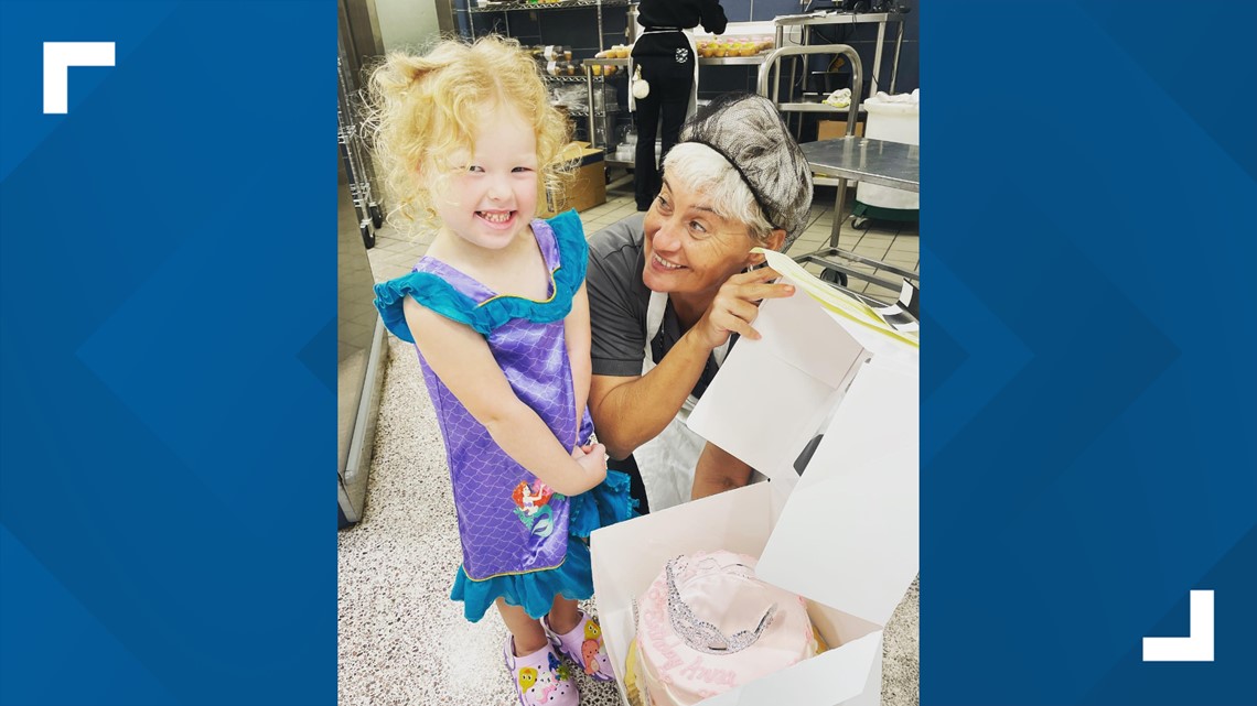 Ft. Myers Publix employee helps girl get birthday cake after Ian ...