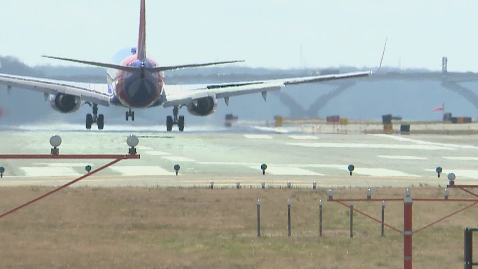 NTSB probes go-arounds at DCA due to Black Hawk helicopter | 11alive.com