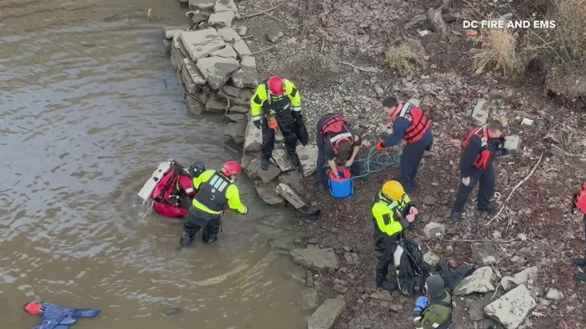 Divers rescue man trapped in car at the bottom of Anacostia River ...