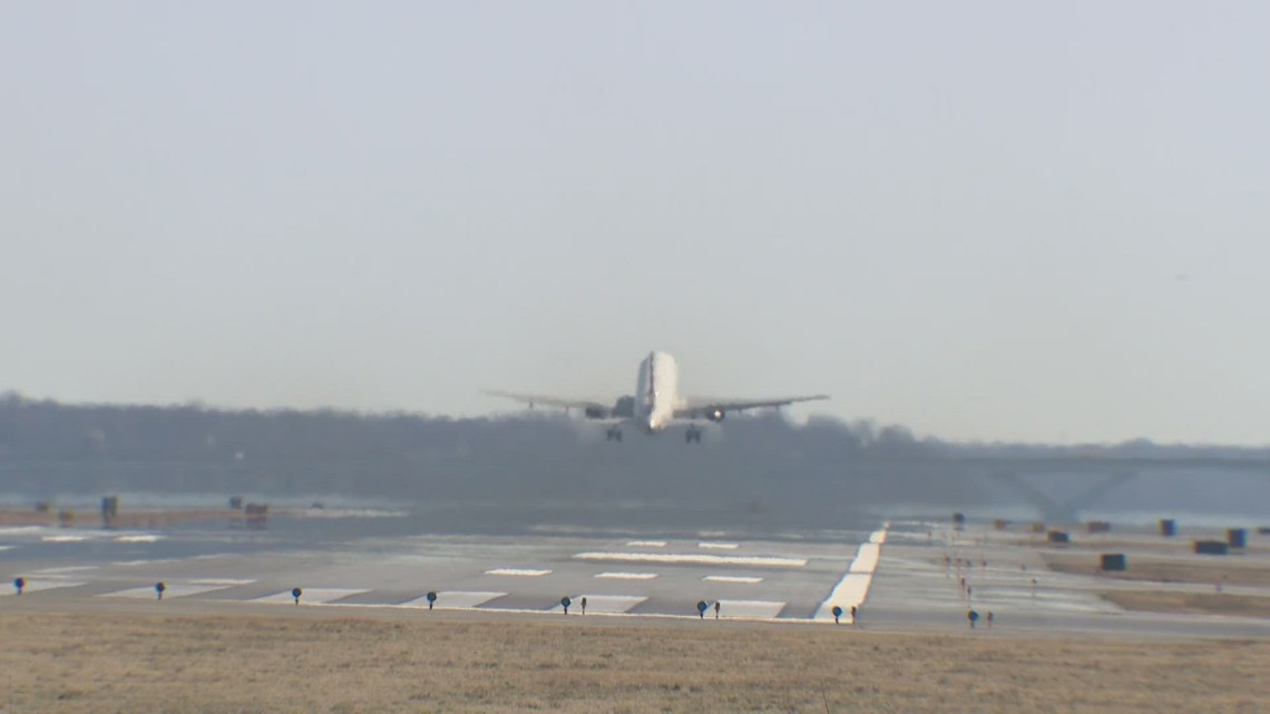 Plane wing bump another plane at Reagan National Airport | 11alive.com