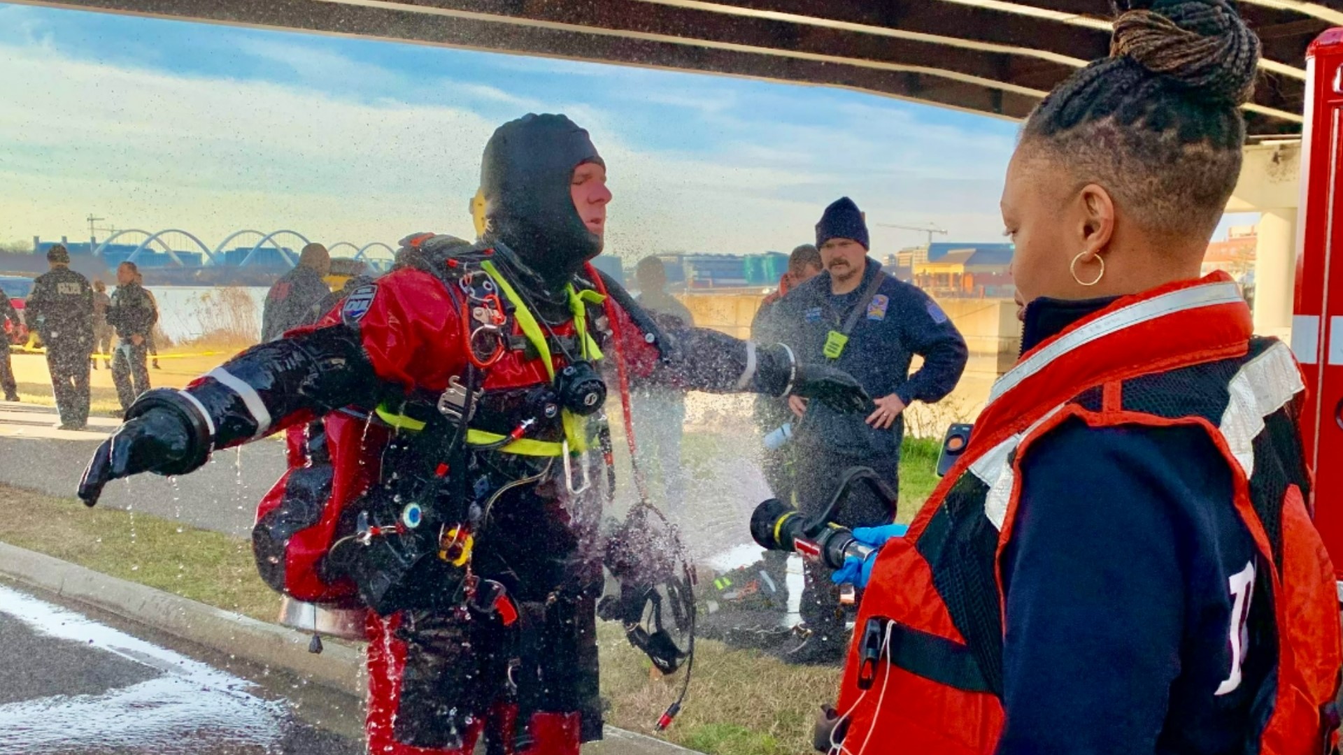 Divers rescue man trapped in car at the bottom of Anacostia River ...