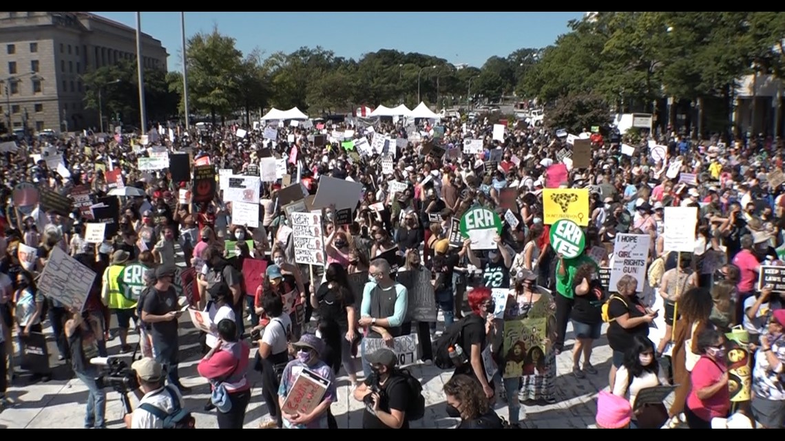 Thousands march to Supreme Court building for Women's March | 11alive.com