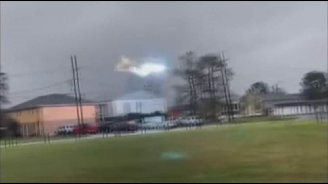 VIDEO:Fireball races across power lines in Louisiana winter storm ...