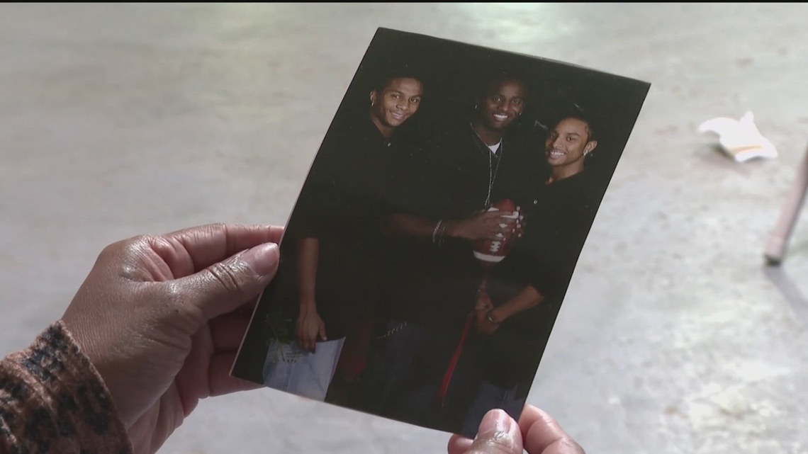 Woman talks about military hardships after 2 brothers who were Marines ...