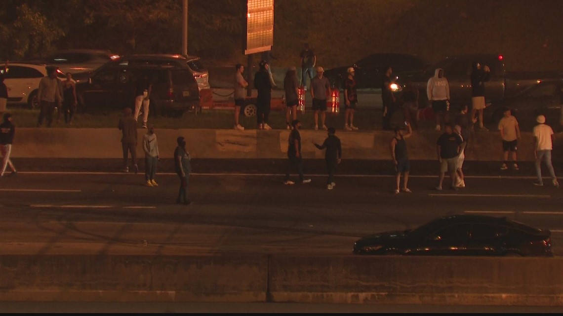 Street racers block interstate in Atlanta | Video | 11alive.com