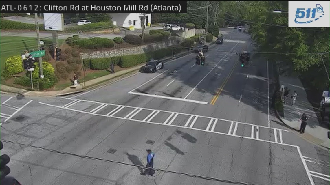 Police appear to set up perimeter around scene of reported 'active ...