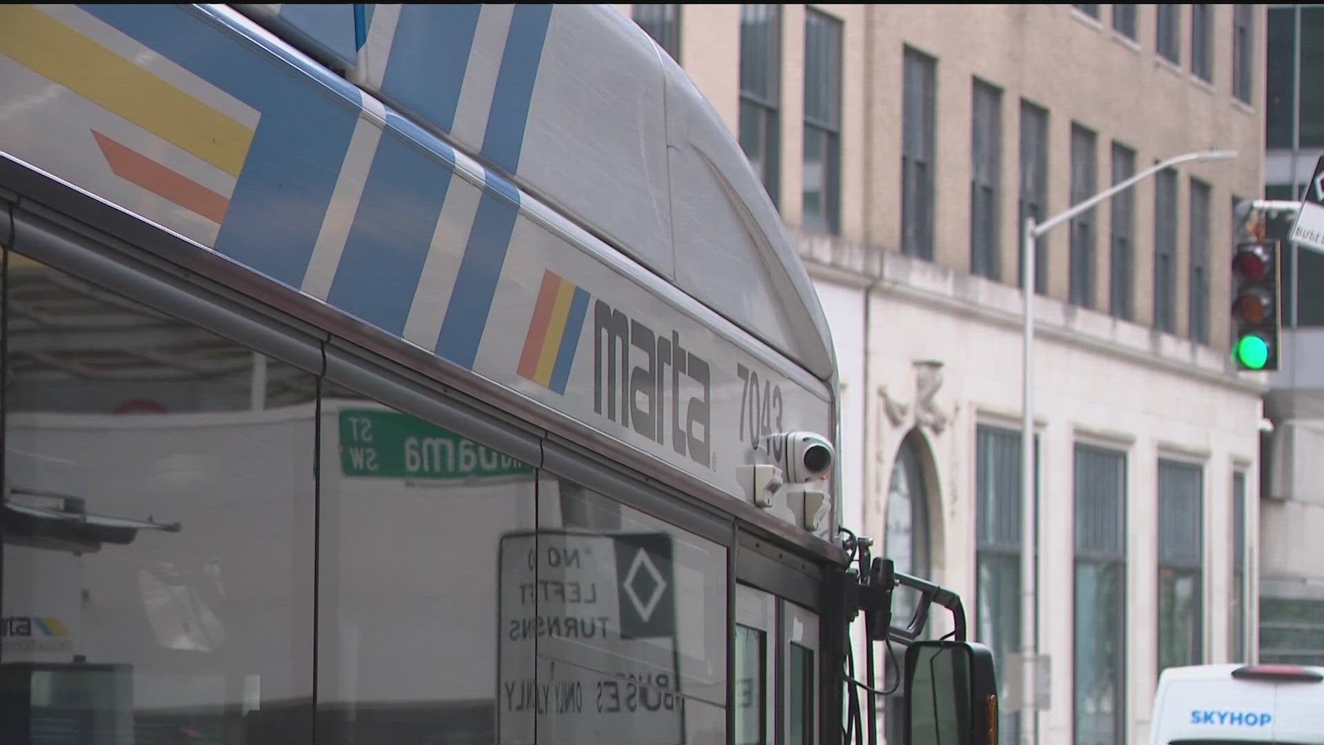 MARTA bus crash injures 3on Harwell Road | 11alive.com