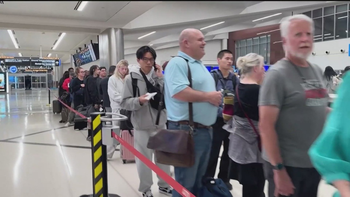 Trump to sign order telling Homeland Security to pay TSA workers amid ...