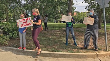 Photos: Decatur teachers protest returning to the classroom | 11alive.com
