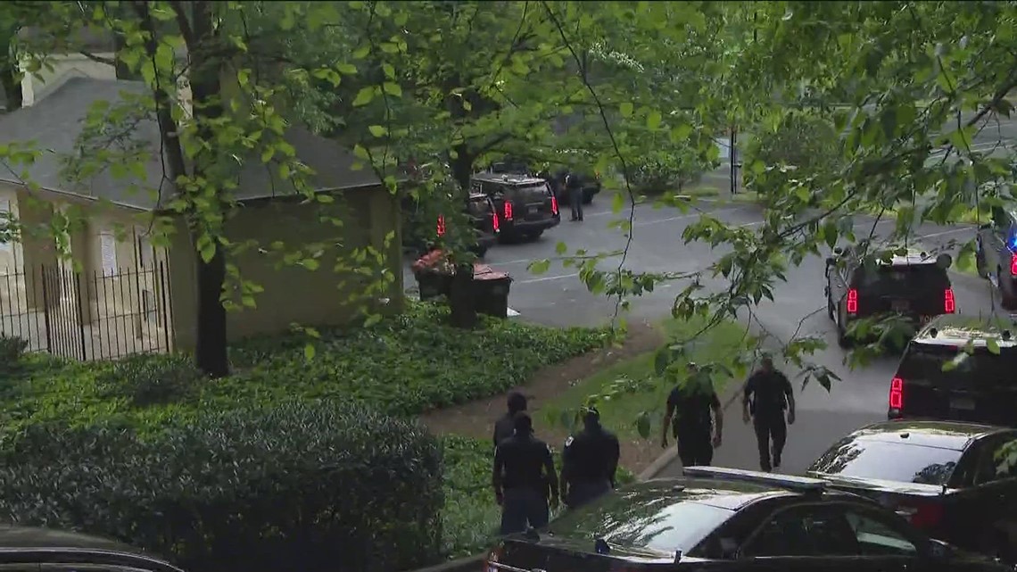 Witness react Deion Patterson hiding in their neighborhood | 11alive.com