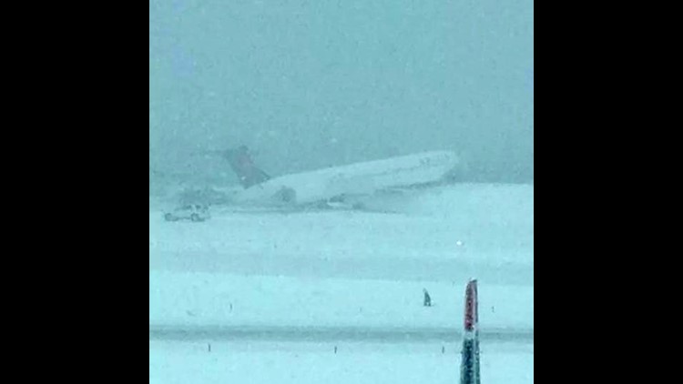Delta plane from ATL skids off runway in landing at LaGuardia | 11alive.com