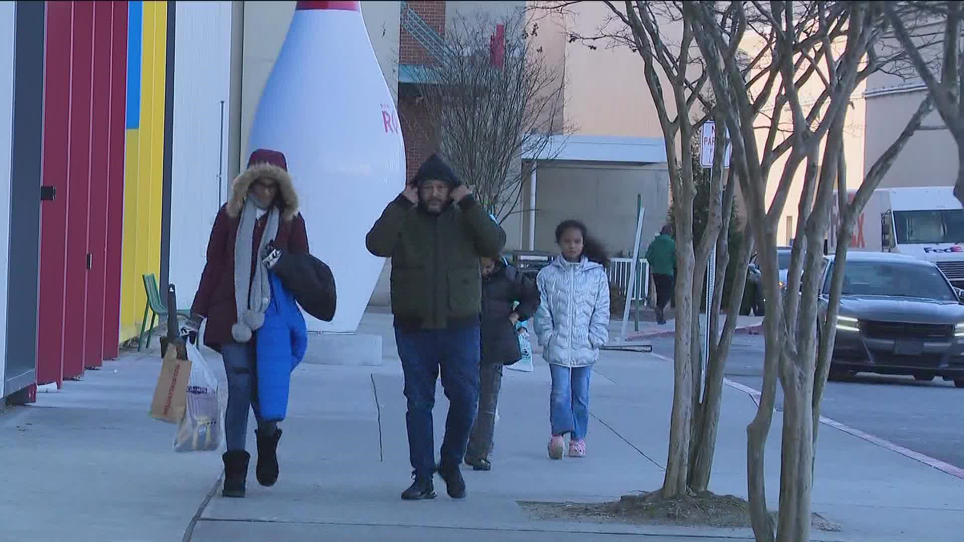 Holiday shoppers out in cold weather across metro Atlanta | 11alive.com