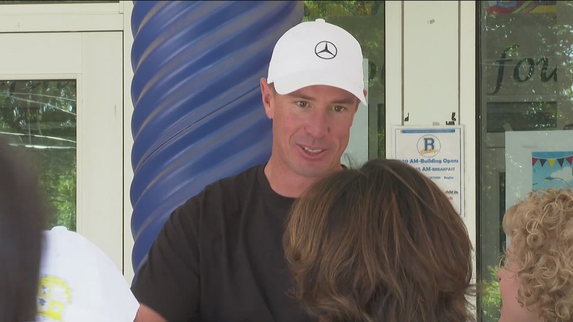 Former Atlanta Falcons Quarterback Matt Ryan helps build new classroom ...